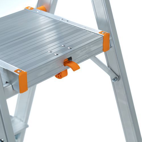 Professional 150kg Aluminium Stepladder - 3 To 8 Steps - Manutan UK ...